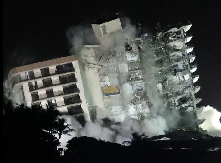 Extraen tres cuerpos de los restos del edificio colapsado en Miami | Prisionero en Argentina