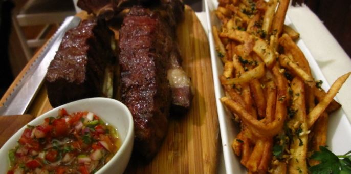 ASADO DE TIRA CON PAPAS FRITAS A LA PROVENZAL | Prisionero en Argentina