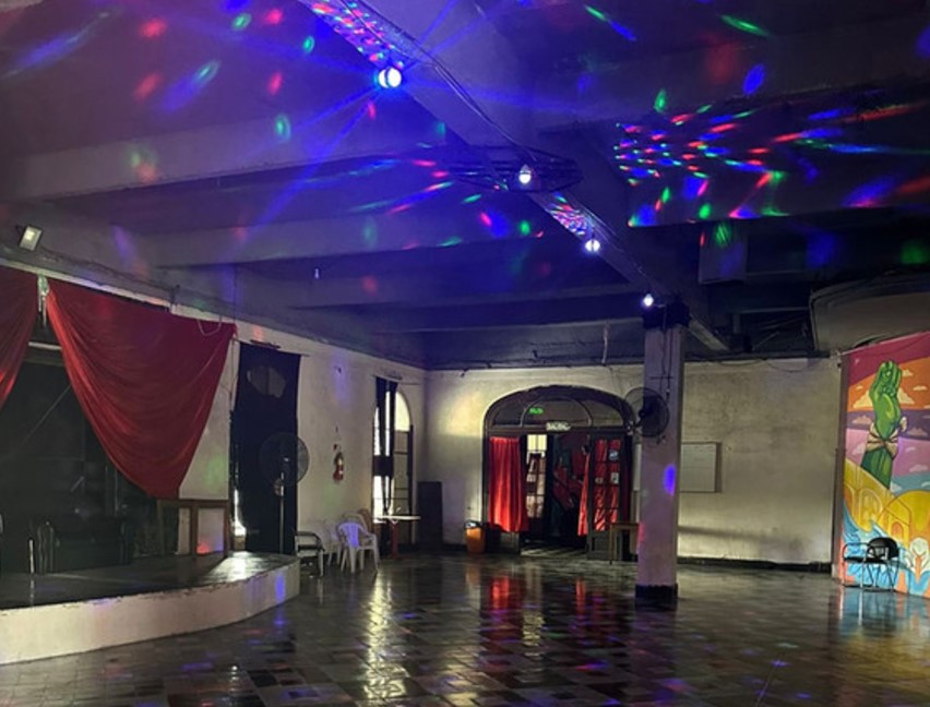La discoteca clandestina en la Universidad de Madres de Plaza de Mayo ...