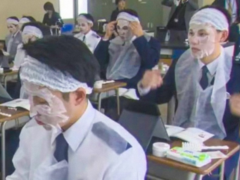 Cursos de maquillaje para cadetes de policía en Japón | Prisionero en ...